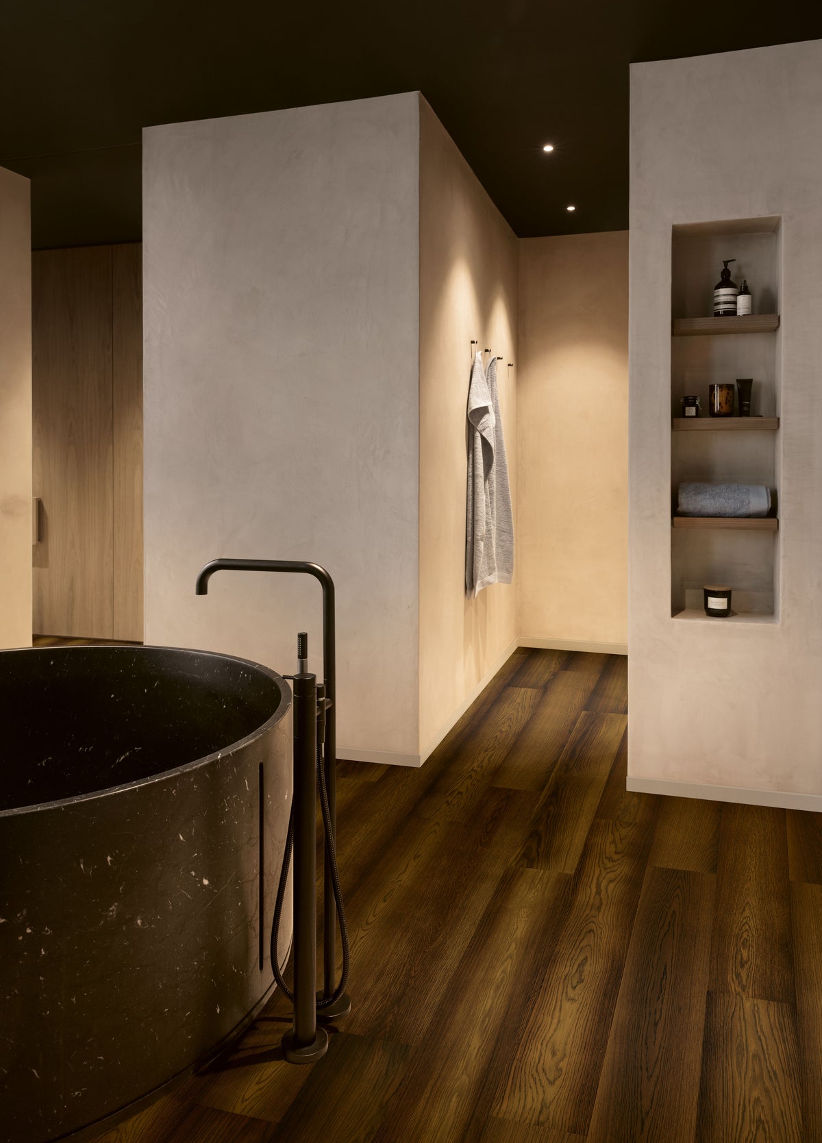 Quickstep Impressive Smoked Oak | Waterproof Laminate Flooring ...